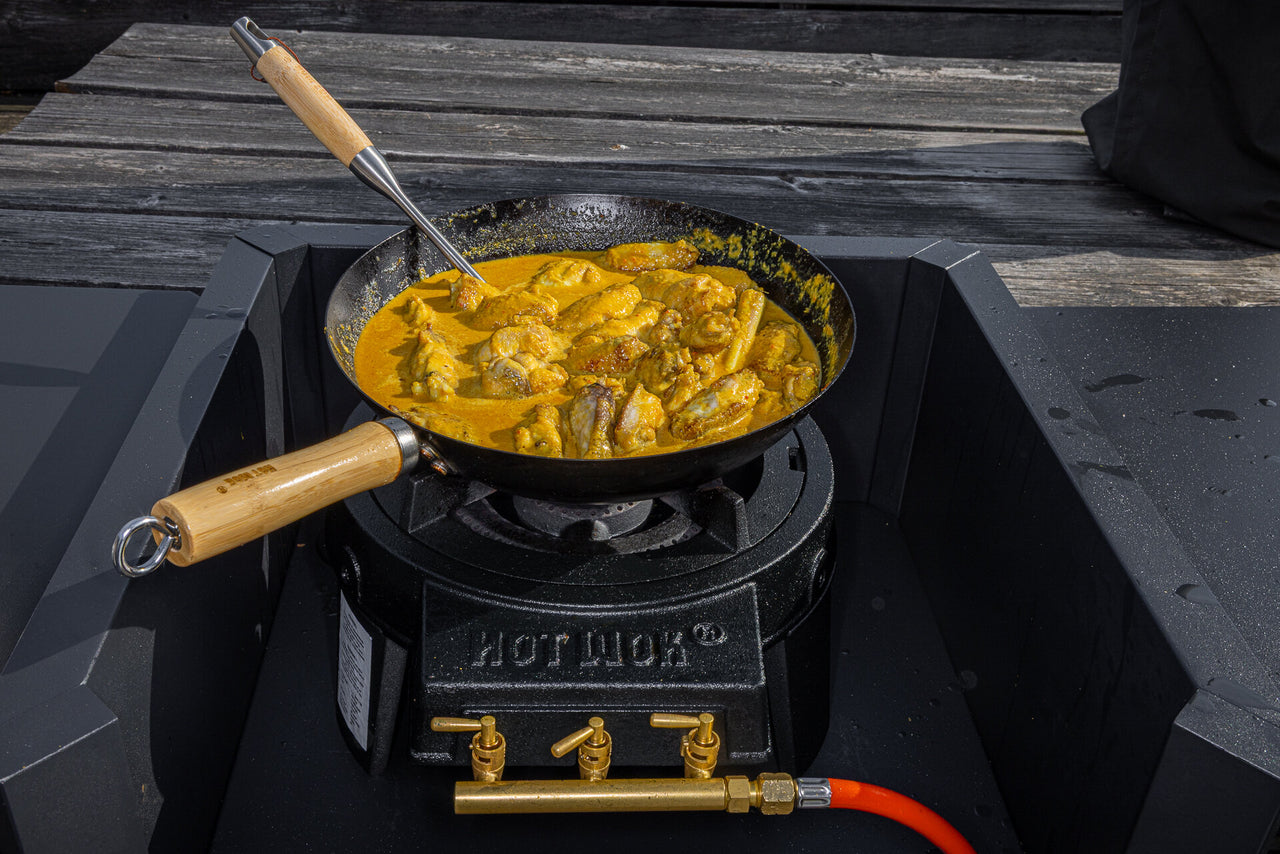 Asian stir fry with chicken and cashew nuts | Made on HOT WOK – HOT WOK